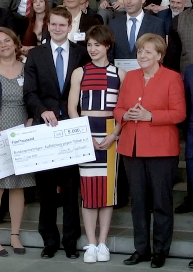 Aufklärung gegen Tabak e.V. – Titus_Brinker_Angela_Merkel